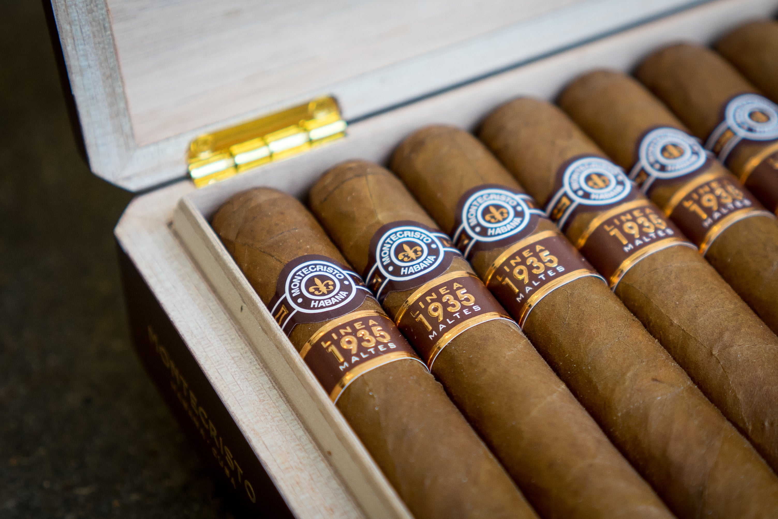 Montecristo Linea 1935 Cigars Available for Sale – EGM Cigars