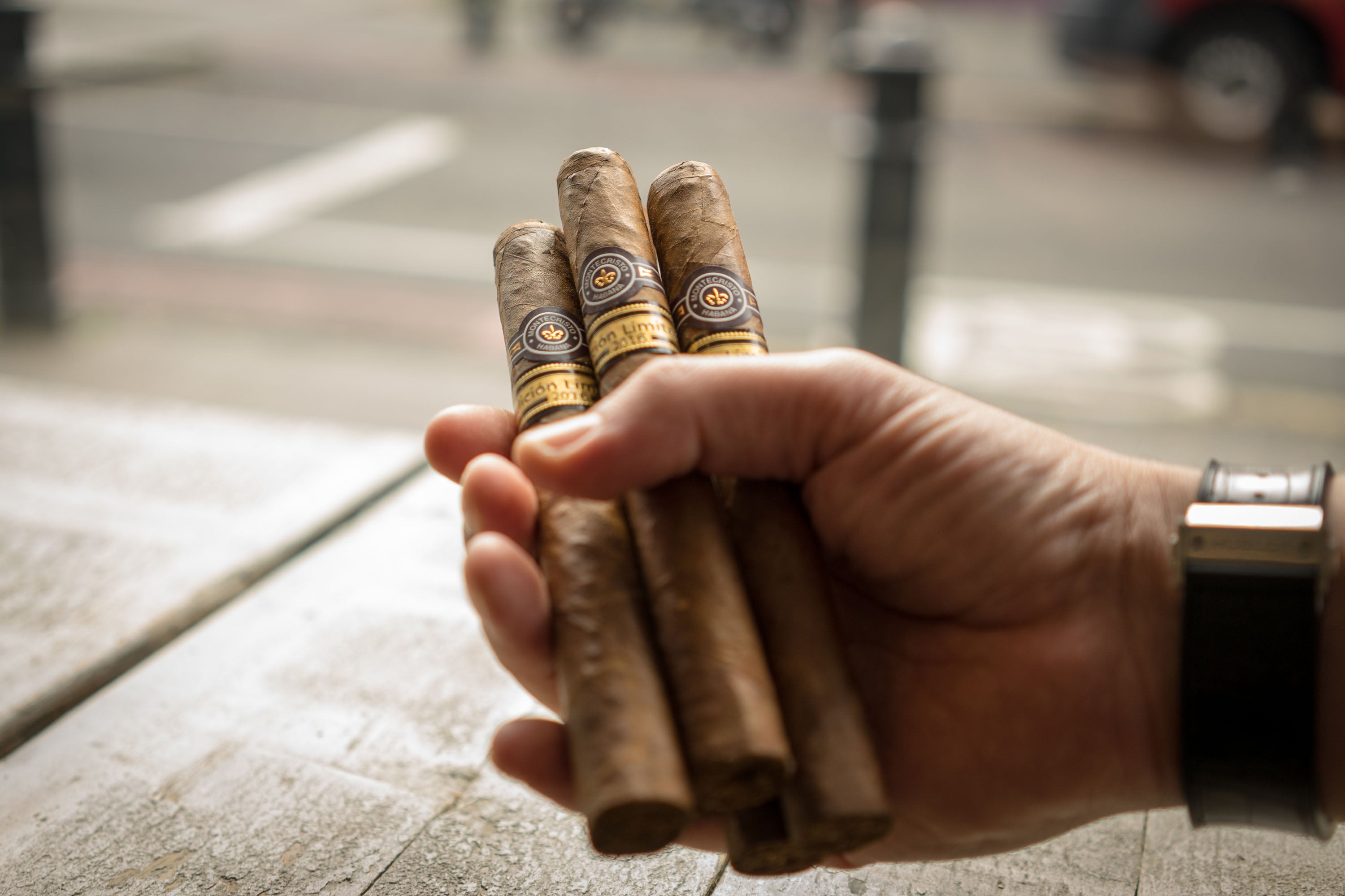 Cuban Cigars and Perfume: An Enticing Pairing – EGM Cigars